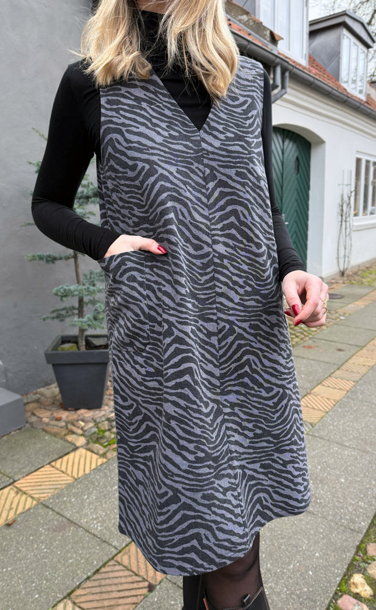 Say INA Copenhagen Kjole - Ania Spencer - Zebra | Rask levering ...