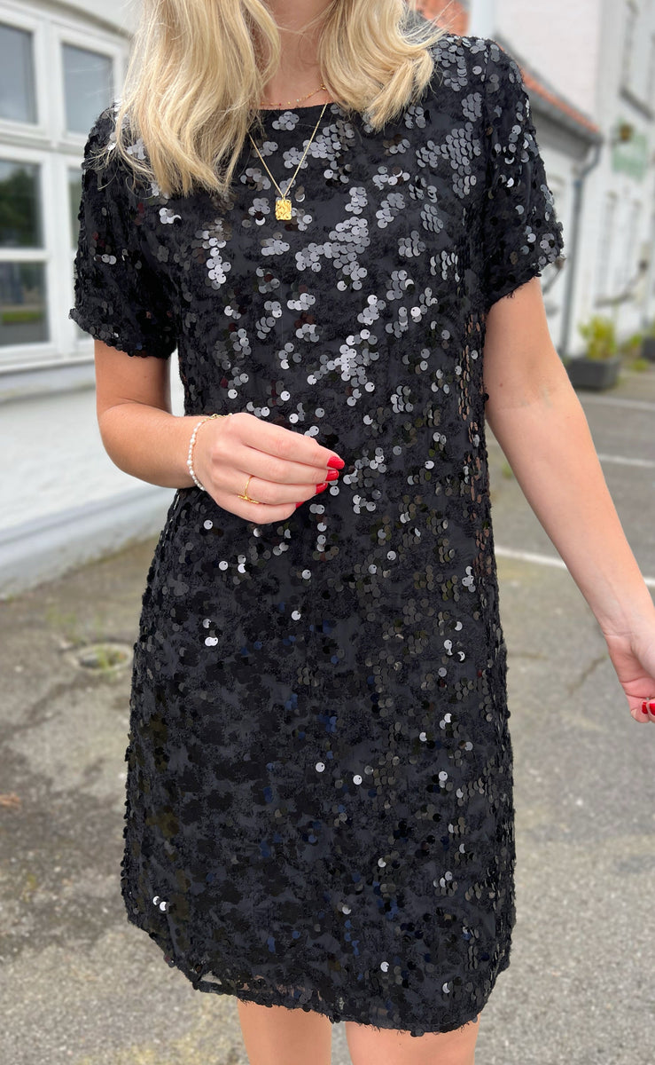 Say INA Copenhagen Kjole - Rebecca Sequin - Black | Rask levering ...