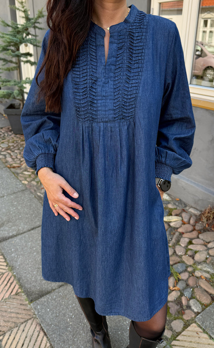 Say INA Copenhagen Kjole - Mona Denim - Denim Blue | Rask levering ...